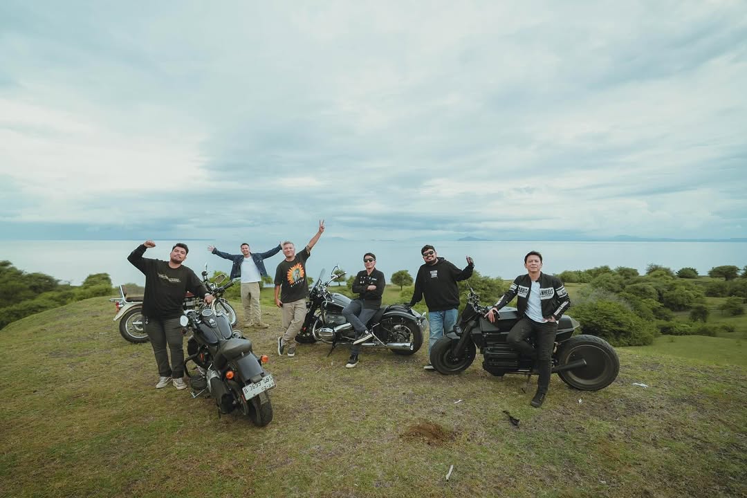 15 Potret Touring Seru The Dudas Minus One: Raffi Ahmad, Ariel Noah ...